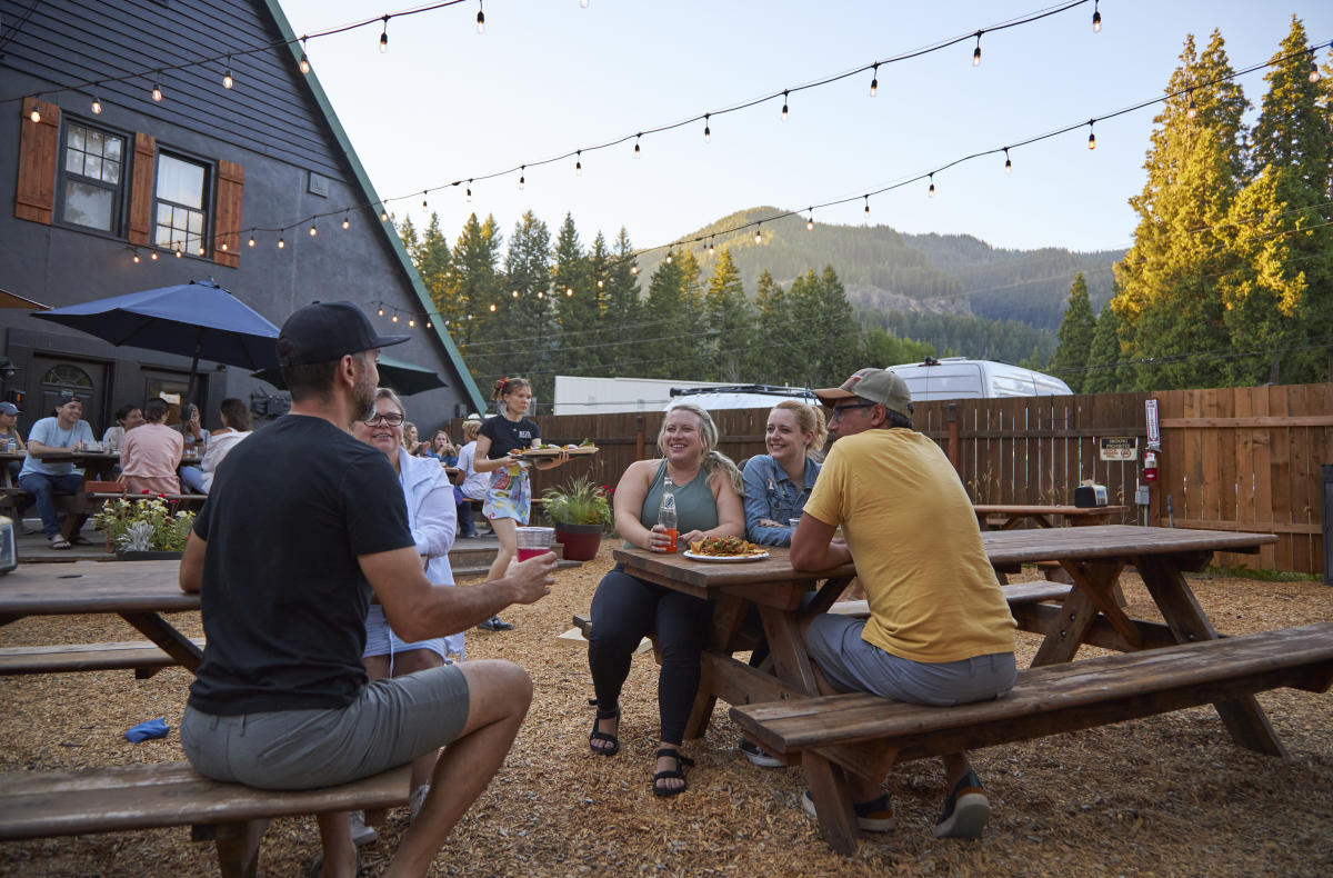 Obsidian Grill Restaurant at McKenzie General Store