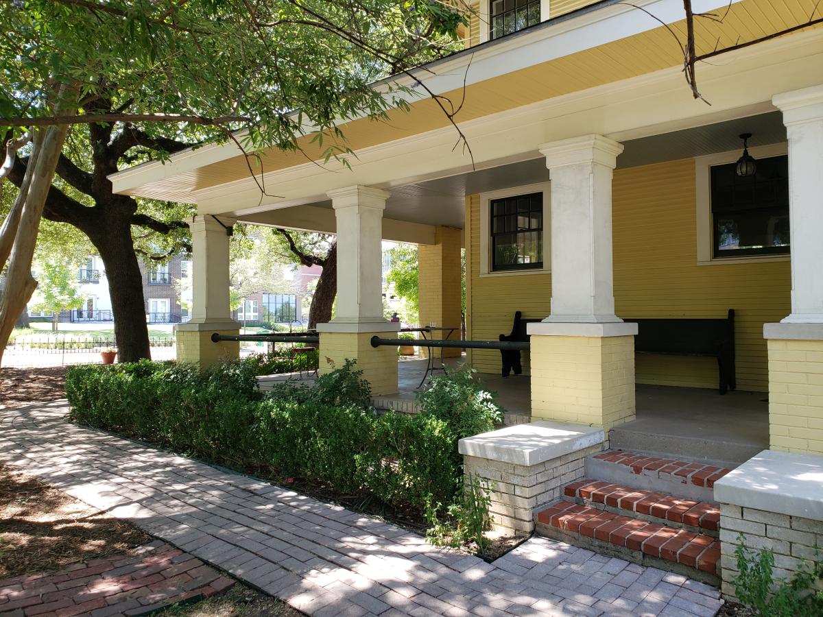 Chestnut Square Heritage Village