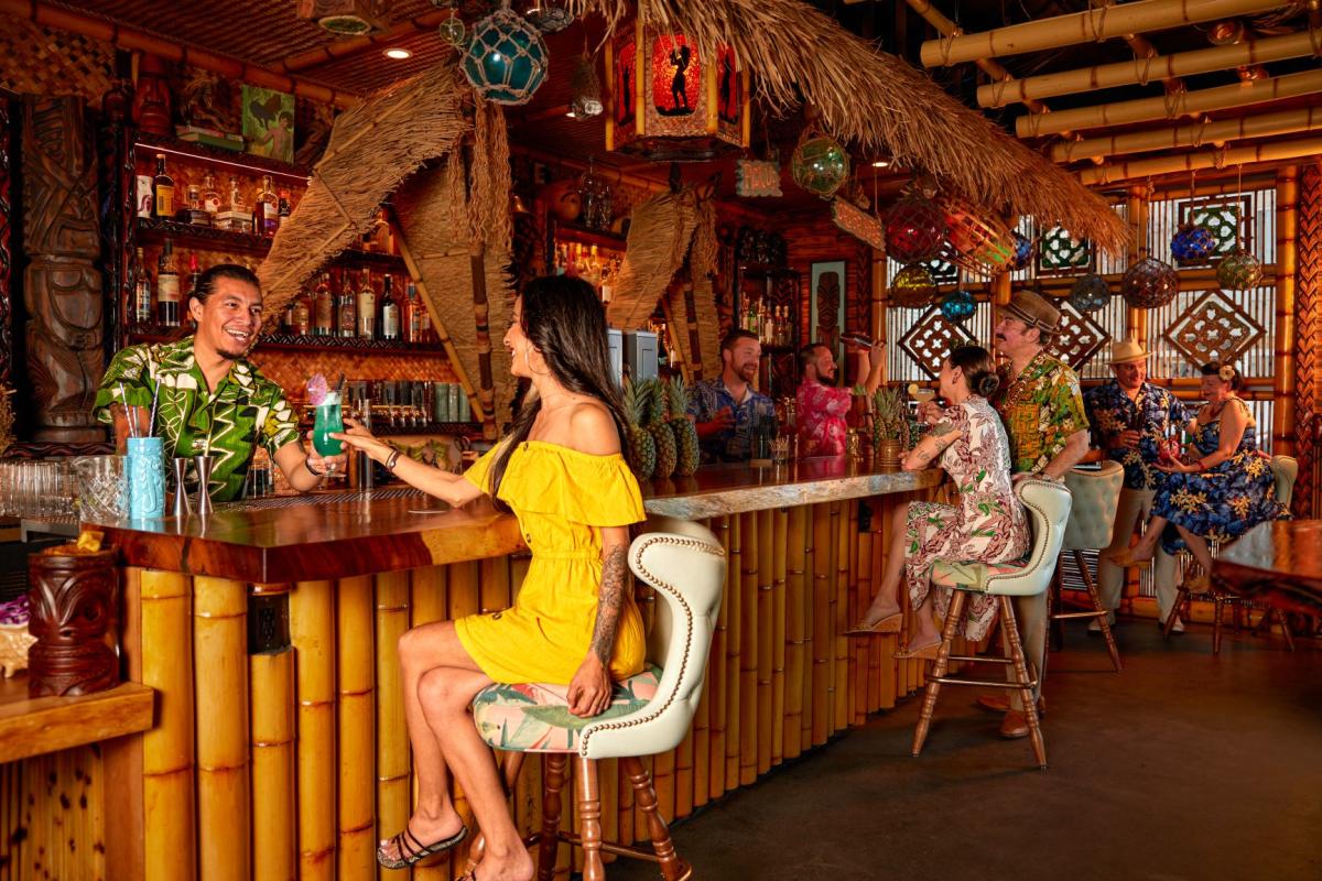 Wilfred’s Lounge | Napa, CA 94559