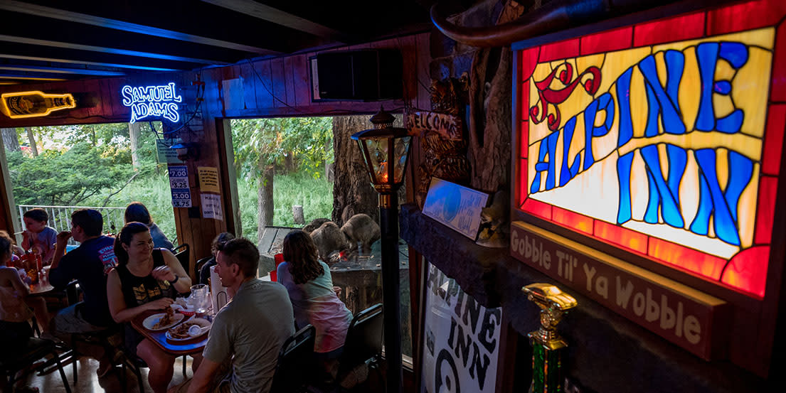 Alpine Inn | Omaha, NE 68112