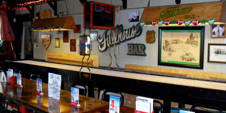 FullHouse Bar | Omaha, NE 68104