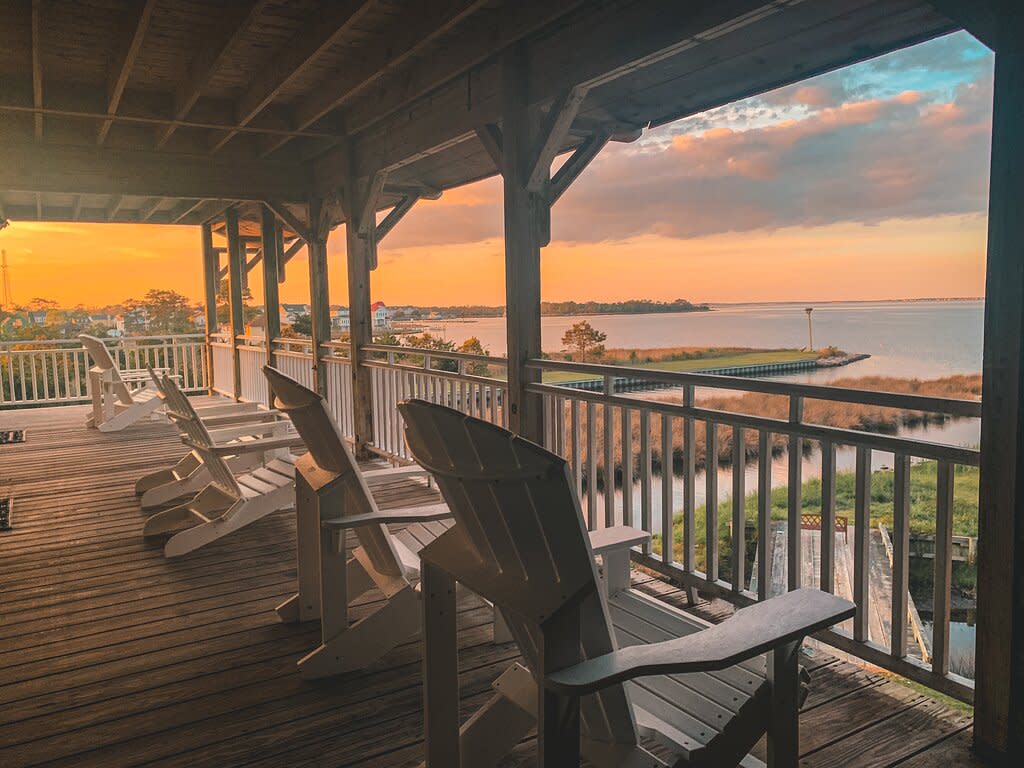 Burrus House Inn Waterfront Suites