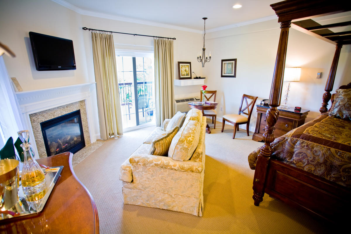 French Manor Inn and Spa | South Sterling, PA 18445