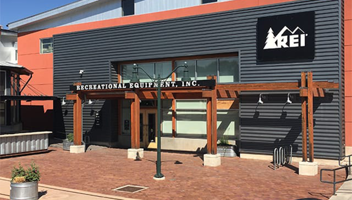REI