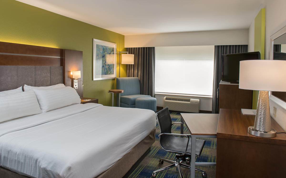 Holiday Inn Express Hotel & Suites