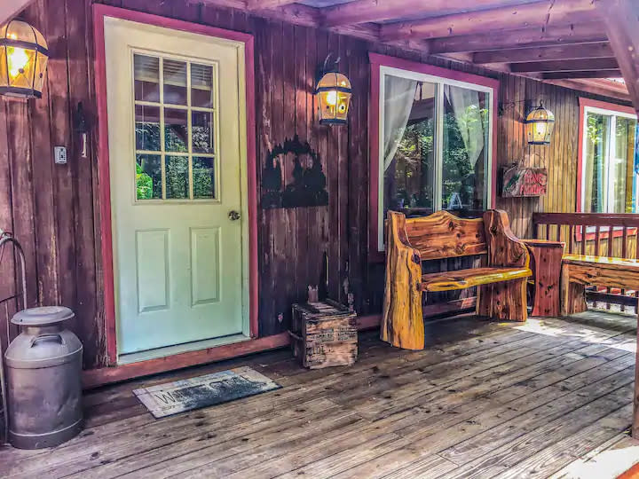 Hoot Owl Cottage in the Woods