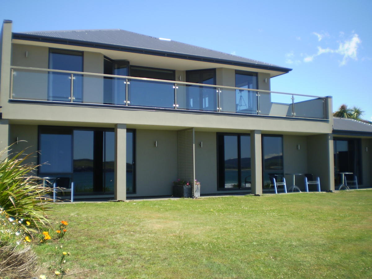 Curio Bay Salthouse Motel