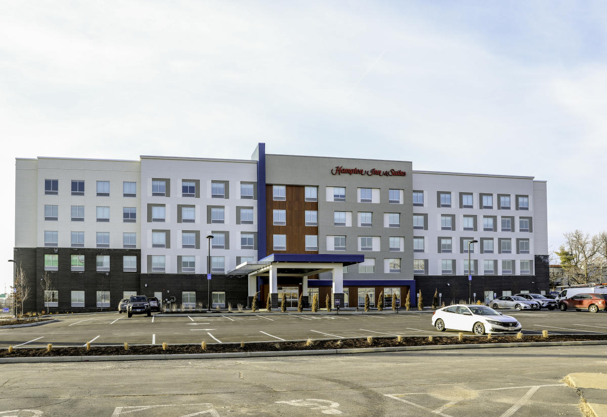 Hampton Inn & Suites St. Charles Old Town Area