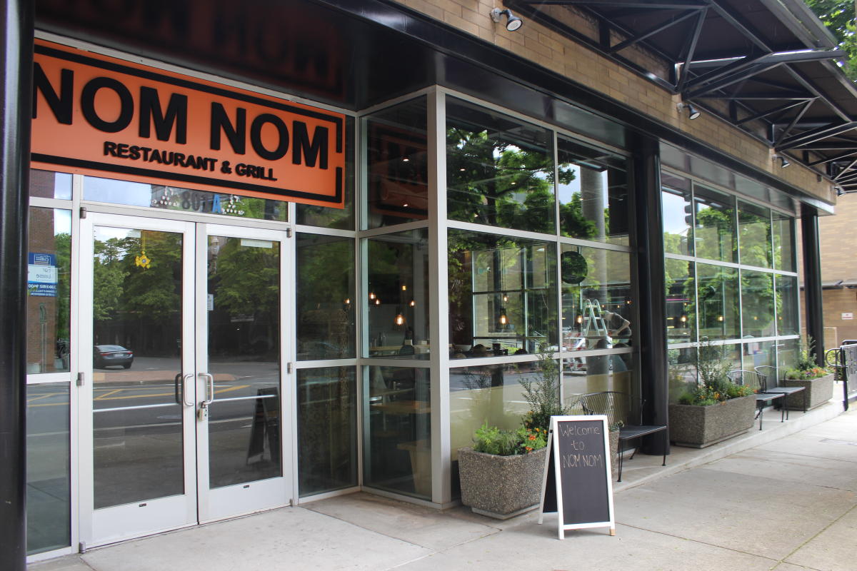 NOM NOM Restaurant & Grill