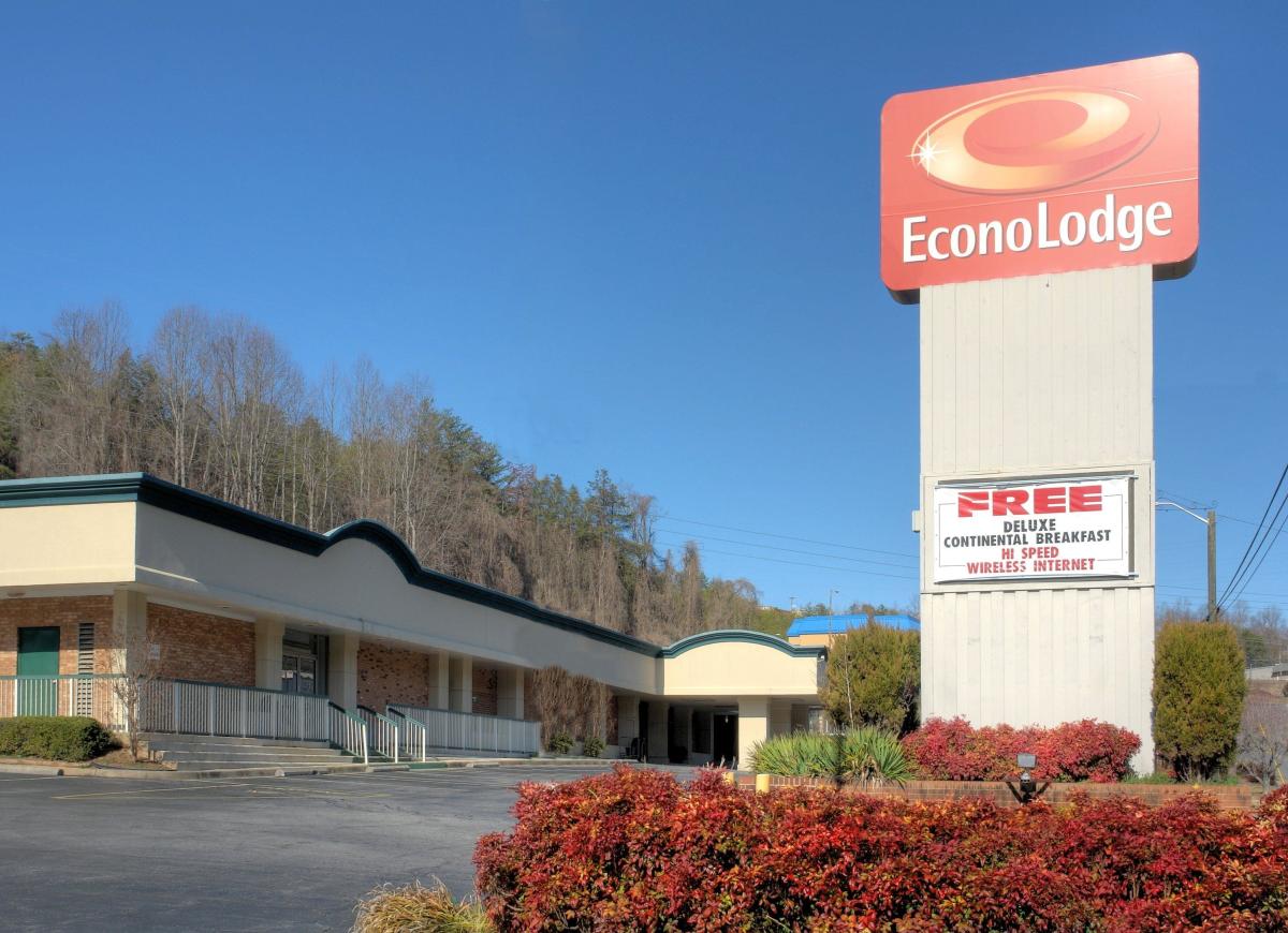 Econo Lodge Inn & Suites