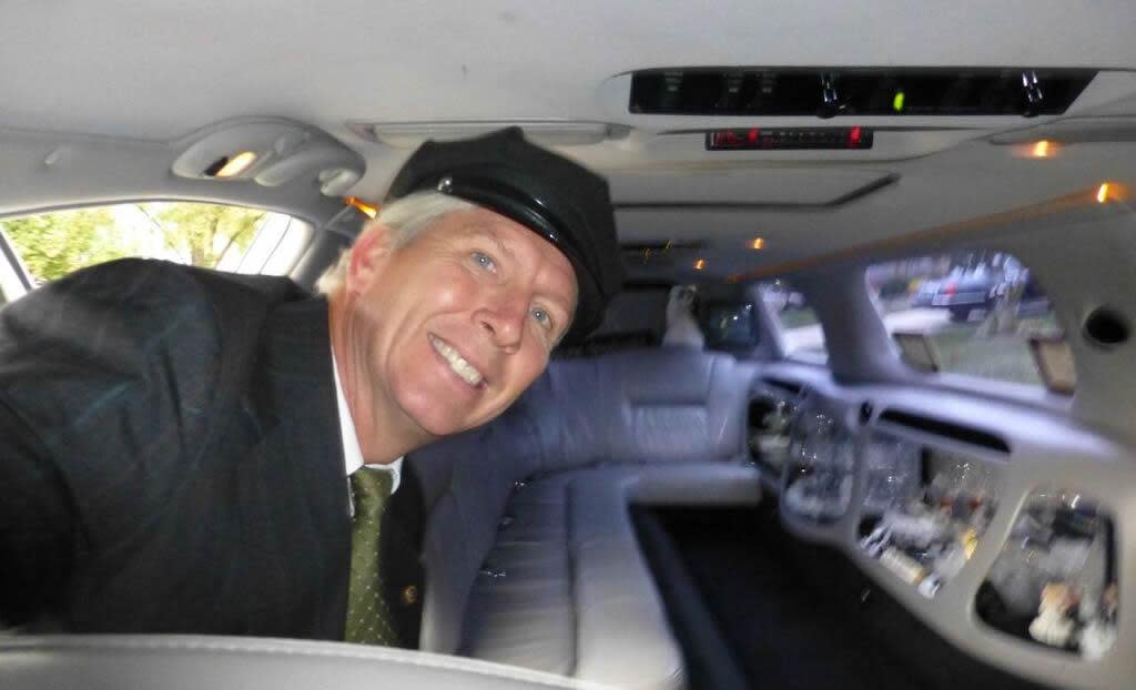 Limousine Service by FAMOUS LIMO