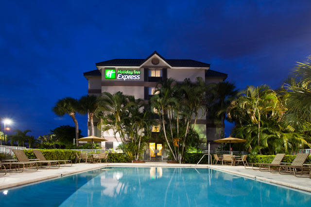 Holiday Inn Express & Suites Ft Lauderdale N - Exec Airport in Fort ...