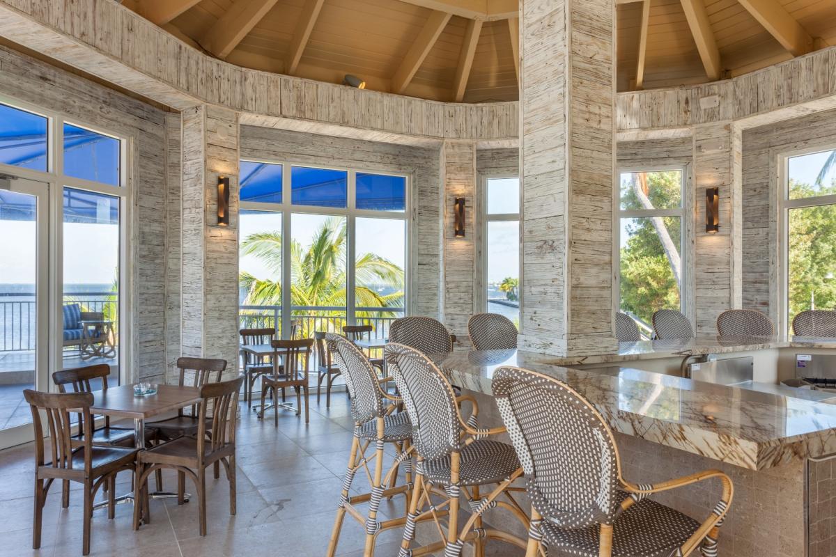 Breezer's Tiki Bar in Key Largo | VISIT FLORIDA