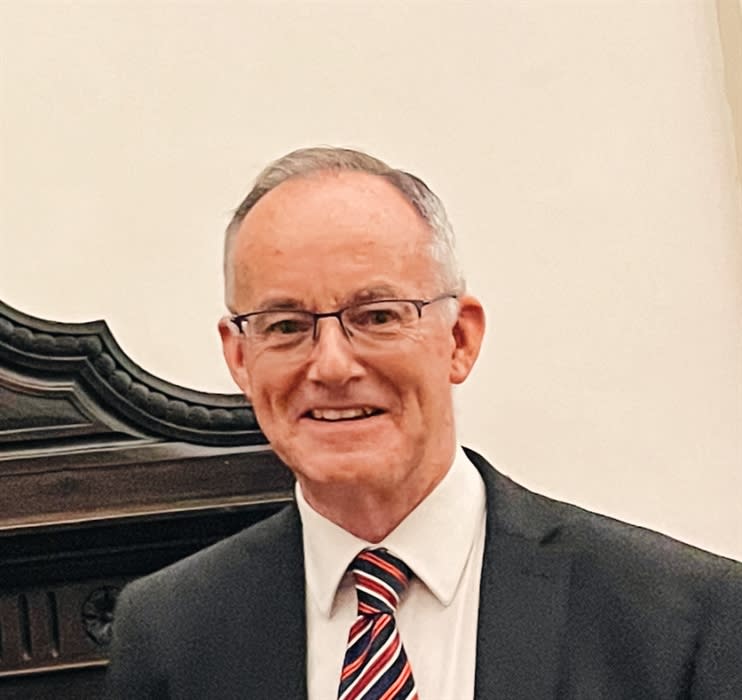 Hiding in Plain Sight: Jesuits and seminary priests in late Tudor and ...