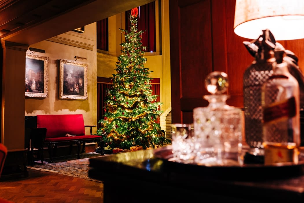 A festive evening visit at Upton House - Shakespeare's England