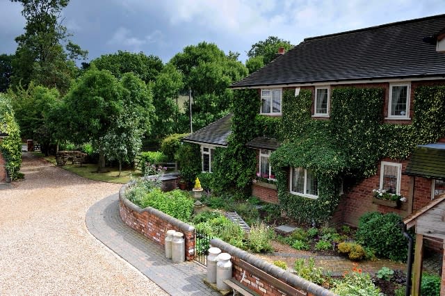 Farmhouse Accommodation | Studley, Warwickshire B80 7DS | Visit Birmingham