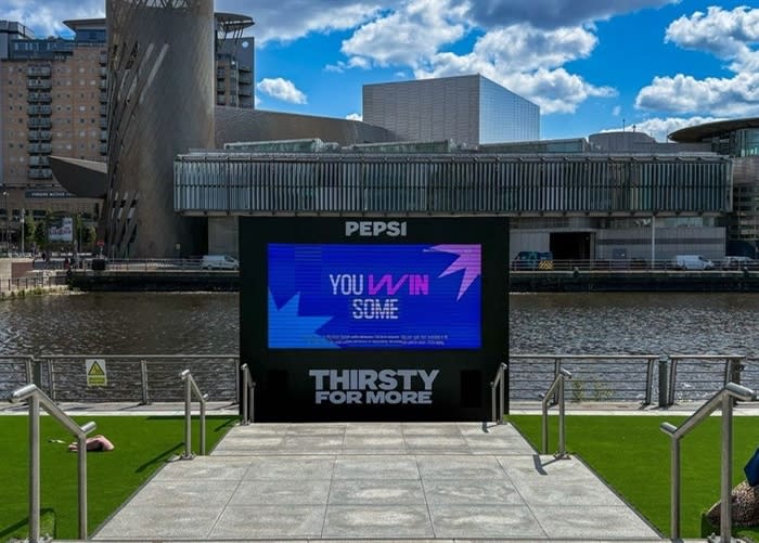 Screen on the Docks