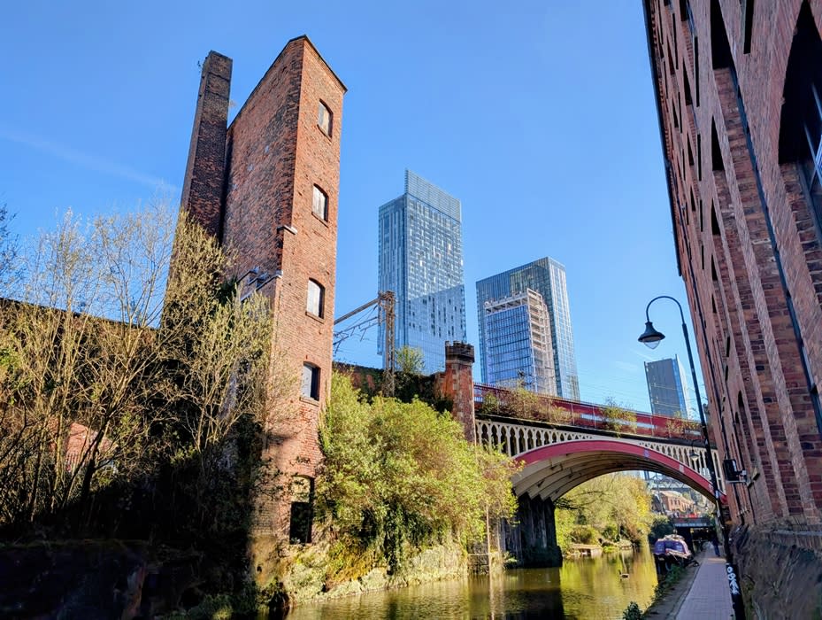 Manchester History and Culture Tour with Pubs