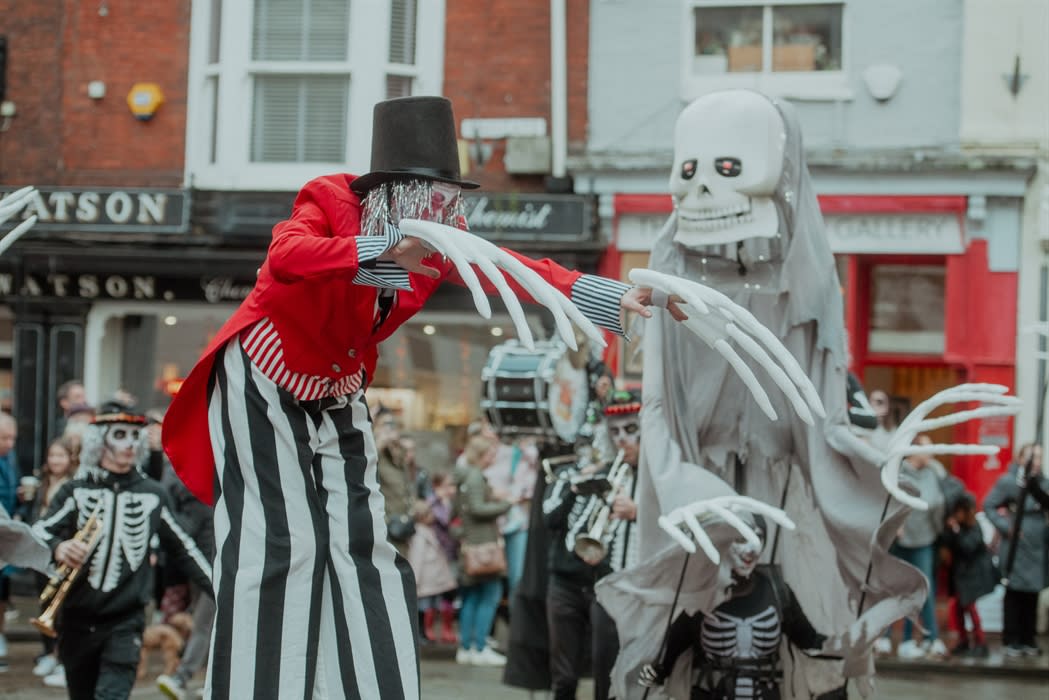 The Big Spook: Strolling Bones Skeleton Parade