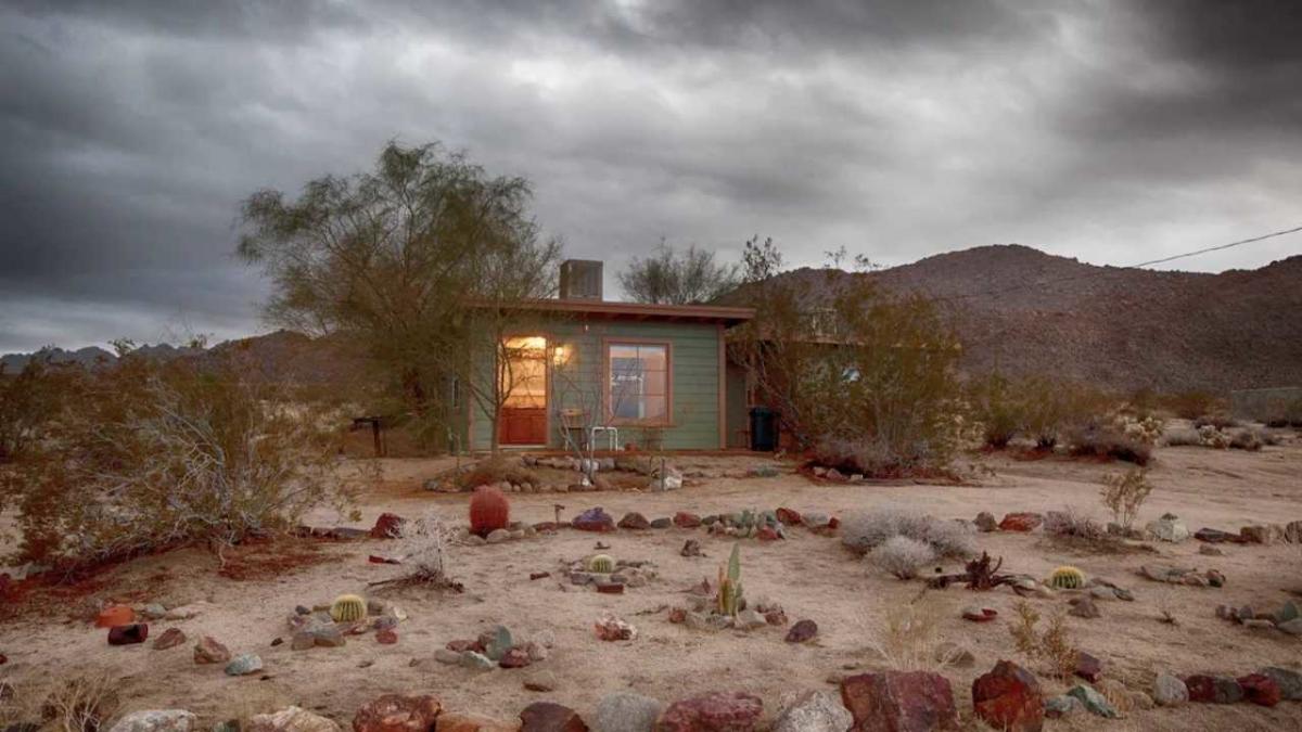 VHR283 "Twin Tanks" Desert Homestead Cabins