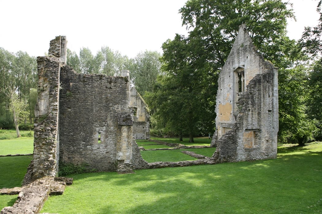 Minster Lovell Hall and Dovecote