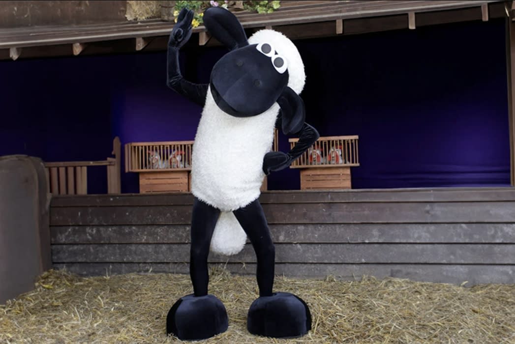 Marvellous Eventures Character walkabouts - Visit Devon