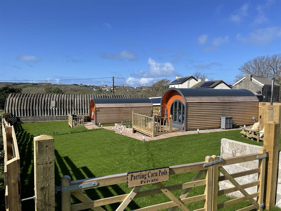 Parting Carn Pods - Upper Sty & Lower Sty