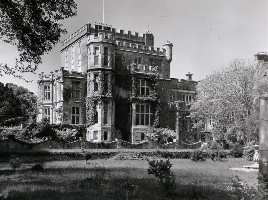 Historical guided walk with cream tea in Brownsea Castle - Visit Dorset