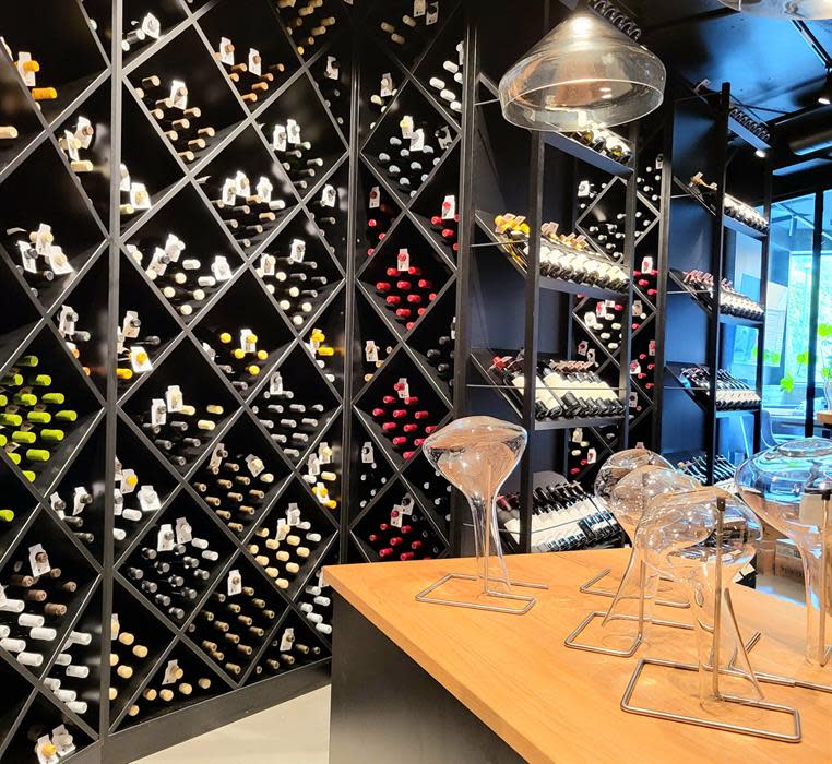 The Red Dot Wine Bar - Visit Sørlandet