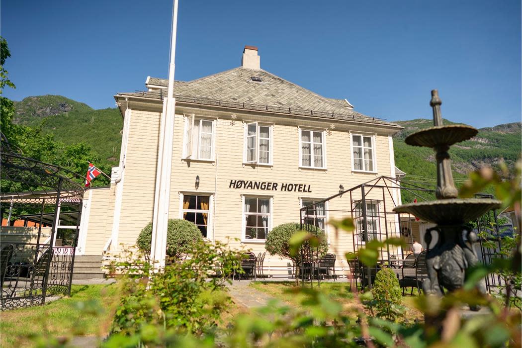 Eides Hotell, Høyanger - Visit Sognefjord