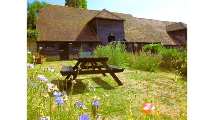 Puttenham Barn Bunkhouse - Visit Surrey
