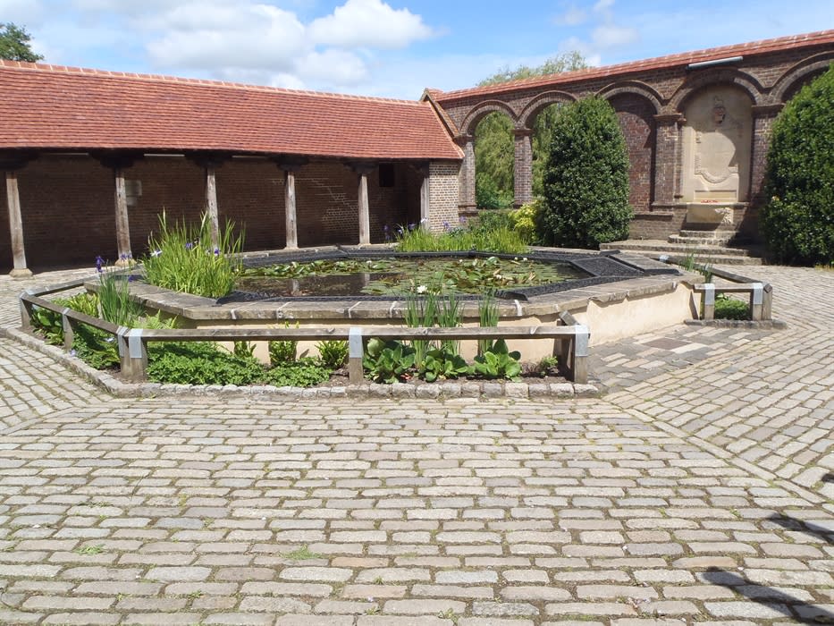 Phillips Memorial Park and Cloister, Godalming - Visit Surrey