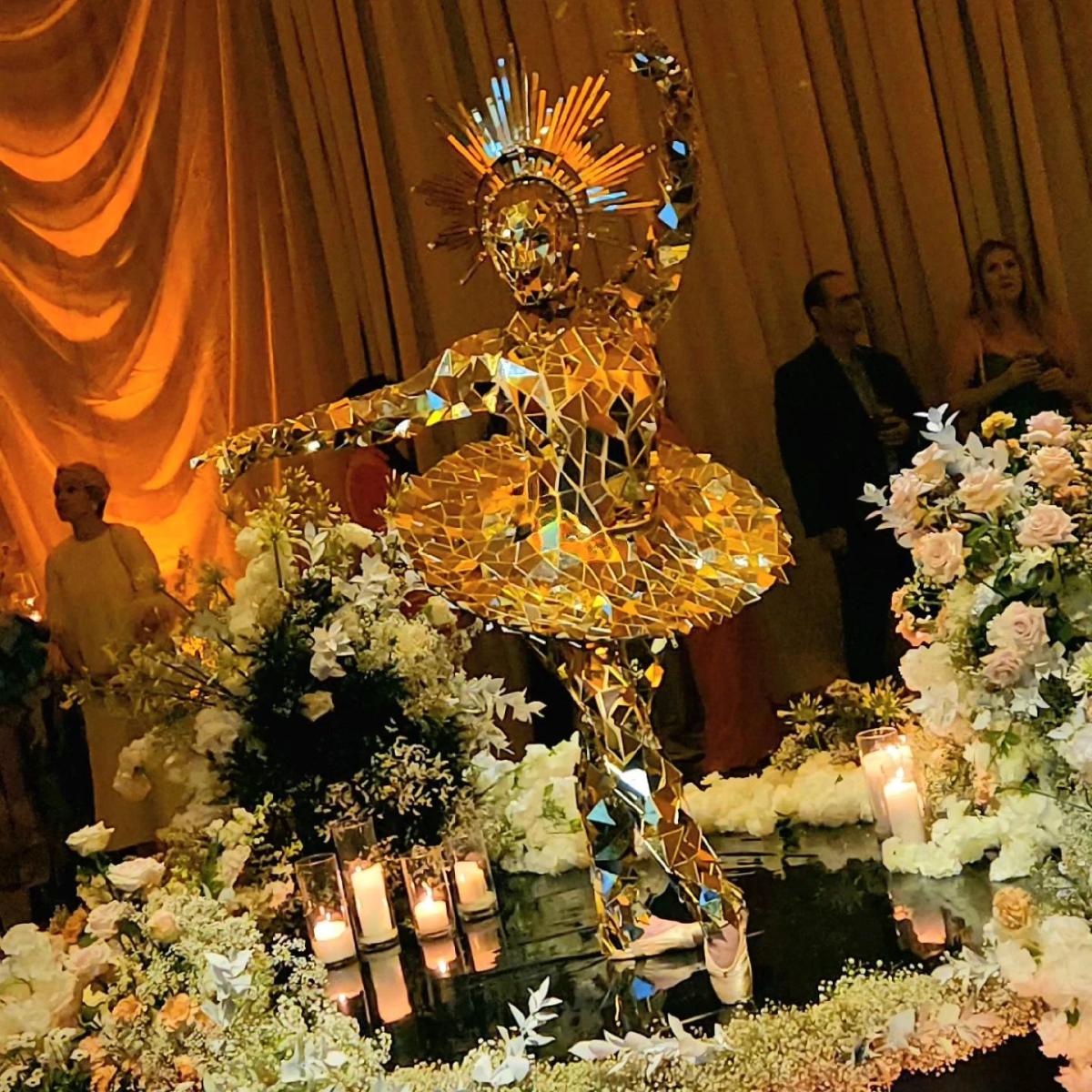 Eklectic Entertainment | 55407