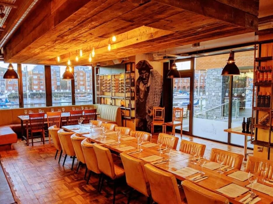 El Pescador Restaurant & Bar