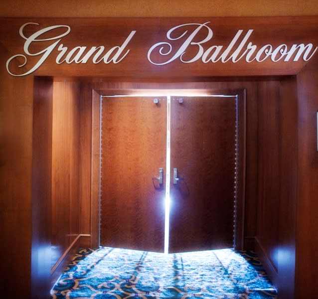 doubletree hilton logo