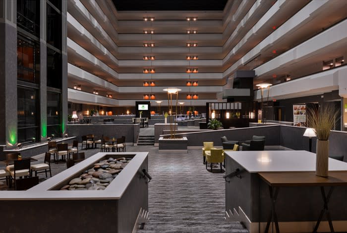 Holiday Inn Hotel & Suites Beaumont Plaza | Beaumont, TX 77705