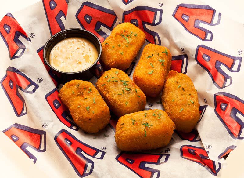 Arooga's Grille House & Sports Bar | Camp Hill, PA 17011