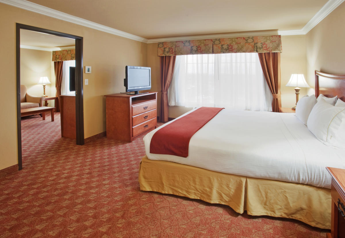 Holiday Inn Express & Suites Oakland-Airport | Oakland, CA