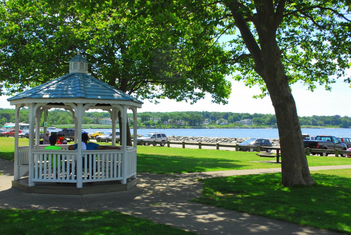 Oakland Beach | Warwick, RI 02886