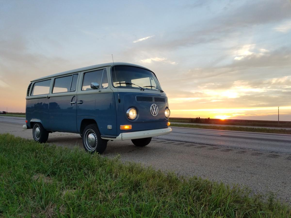 The Magic Shuttle Bus | Traverse City, MI 49684