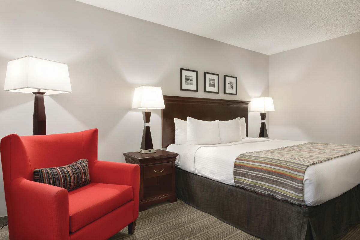 Country Inn & Suites by Radisson Traverse City | Traverse City, MI 49686