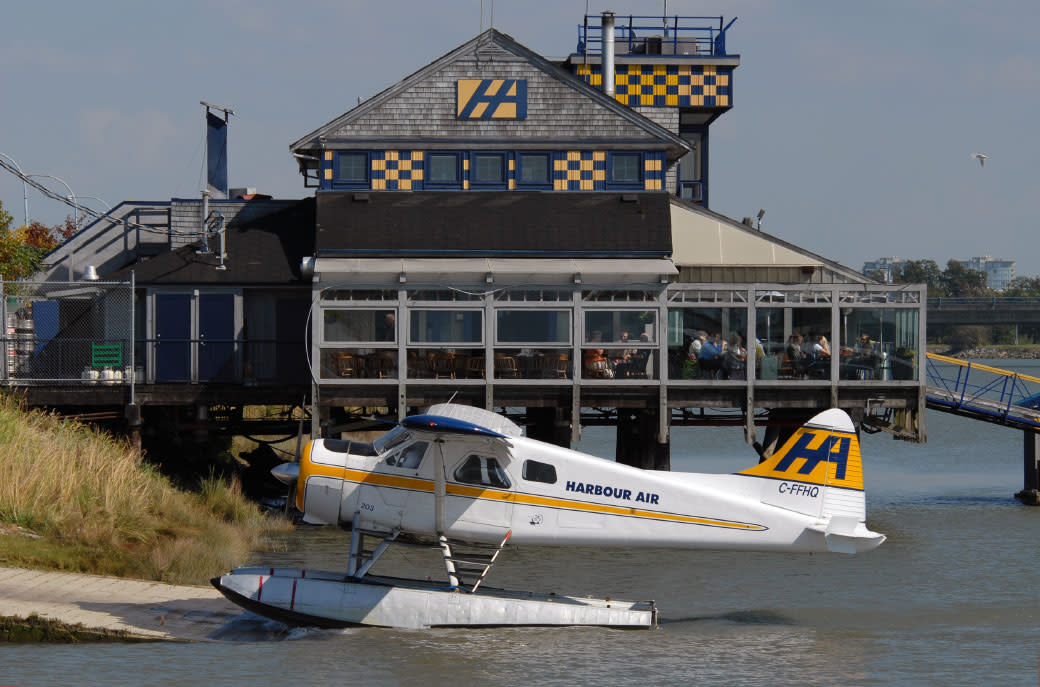 Flying Beaver Bar & Grill