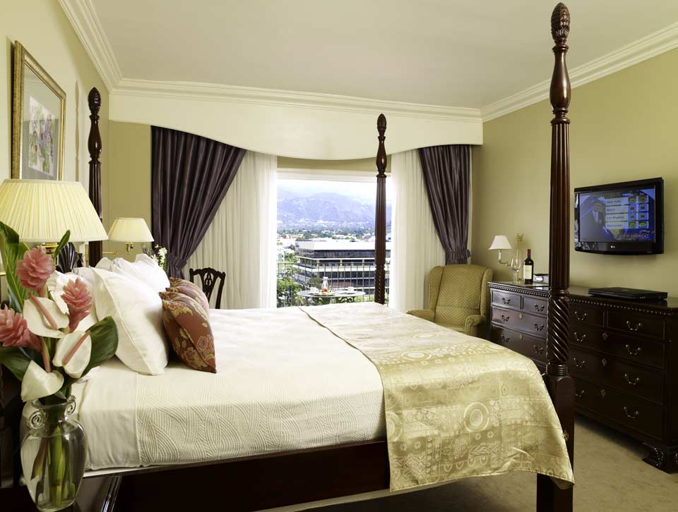Courtleigh Hotel & Suites