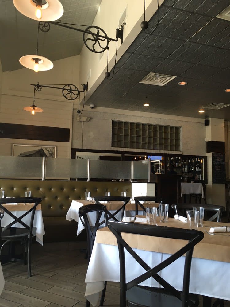 Bistro 22 | Cranston, RI 02920-5708