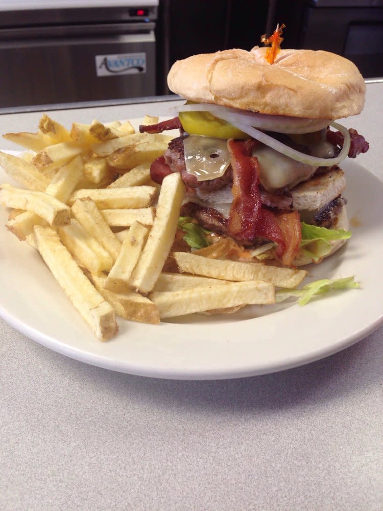 Destiny's Hometown Diner | Bristol, RI 02809