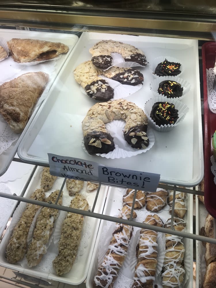 Calvitto's Pizza & Bakery | Cranston, RI 02905-1241