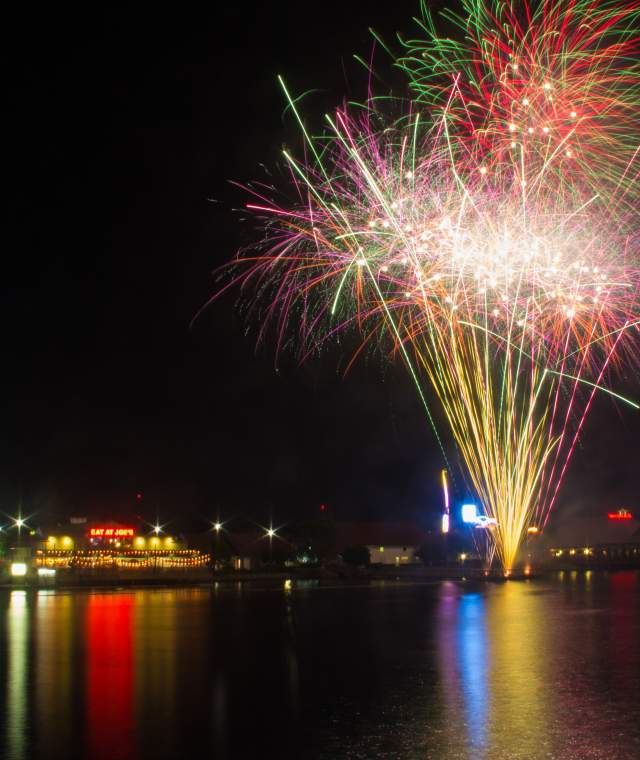 beach road fireworks