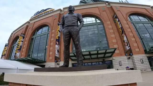 Spend the Day Chasing Milwaukee's Legendary Characters | Statues ...