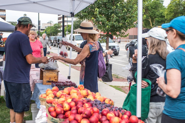 VISIT Milwaukee - Farmers Markets