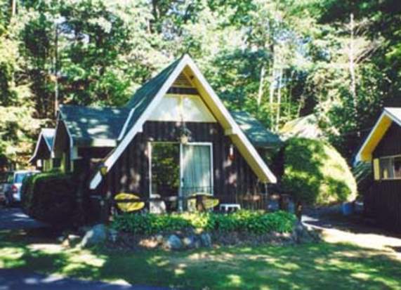 Amber Lantern Motel & Cottages